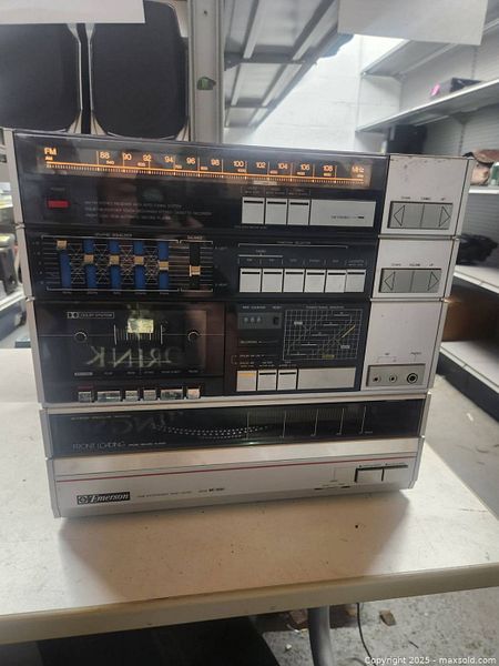 Emerson Music Center stereo system | Maxsold