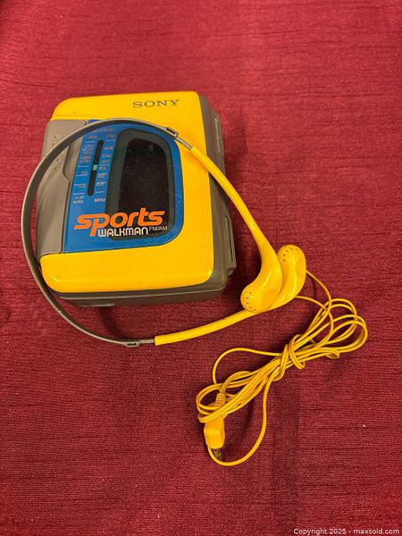 Sony Sports Walkman FM/AM cassette player with earphones | Maxsold