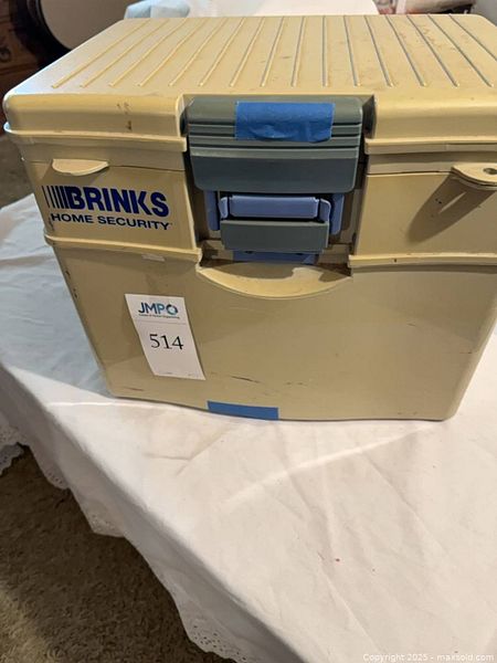 Brink's portable lockable safe box | Maxsold