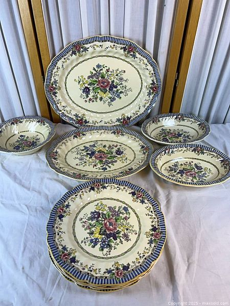 Royal Doulton Vernon platter with 5 dinner plates | Maxsold