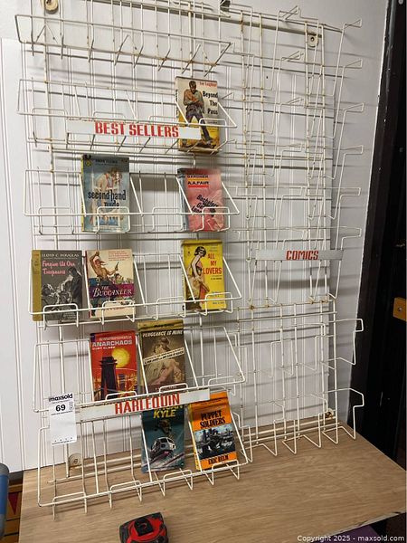 Vintage wire book & comic rack with 10 paperbacks | Maxsold
