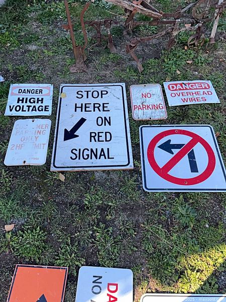 Lot of 6 metal traffic and safety signs | Maxsold