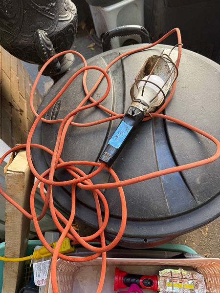 Trouble light with 19-ft cord | Maxsold