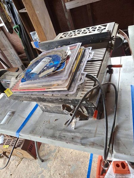 Franklin Foundry 10" table saw with blades | Maxsold