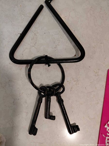 Cast Iron Dinner Triangle with Skeleton Keys | Maxsold