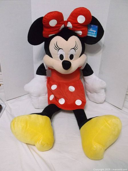 Large Minnie Mouse plush 3.5 ft | Maxsold