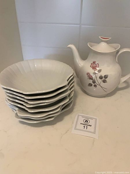 Scallop Shell Dishes & Royal Doulton Teapot | Maxsold