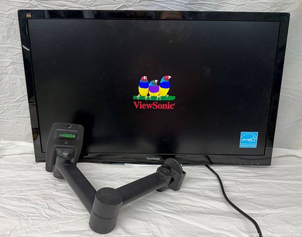 ViewSonic 27-inch monitor with wall mount | Maxsold