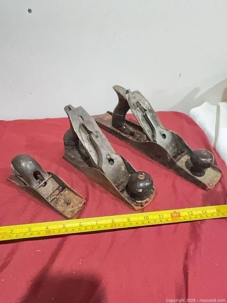 Three metal hand planes | Maxsold