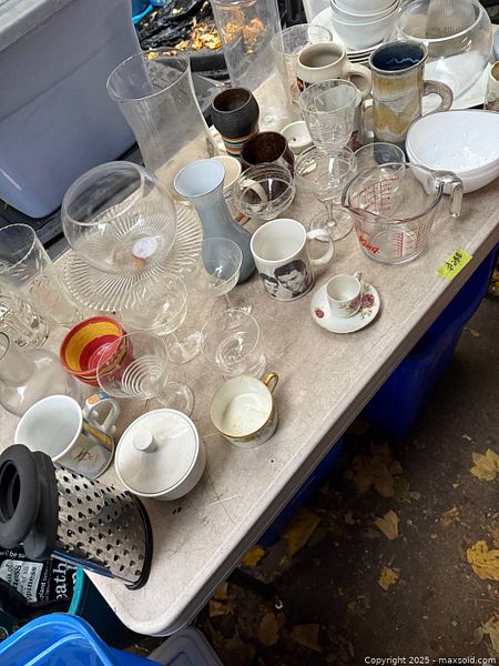 Large mixed kitchenware lot | Maxsold