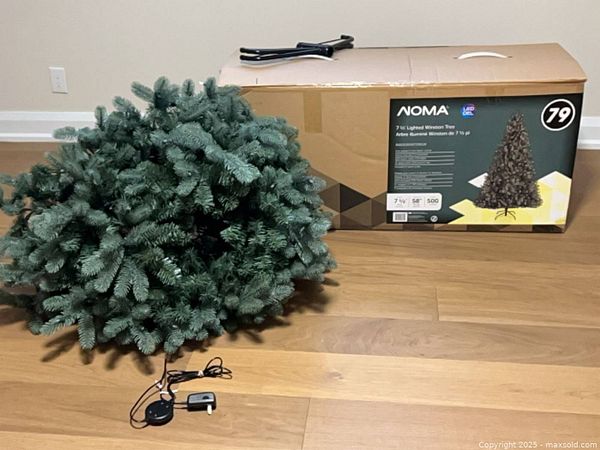 NOMA 7.5-ft LED Winston Christmas Tree | Maxsold