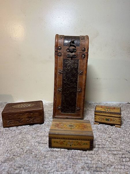 Vintage carved wood storage boxes set | Maxsold