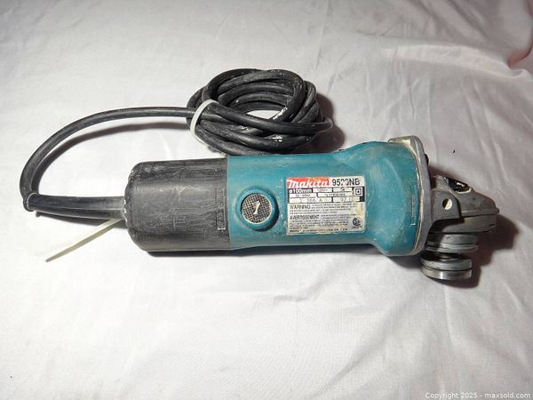Makita 4" angle grinder model 9523NB | Maxsold