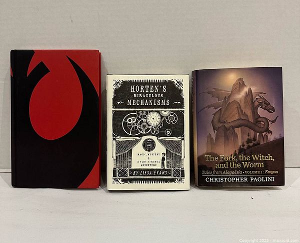 Three modern fiction books | Maxsold