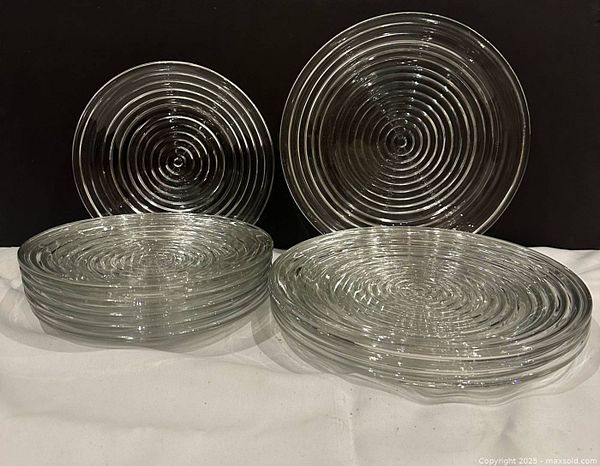 Anchor Hocking Manhattan depression glass plates | Maxsold