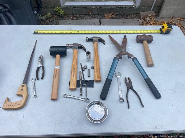 Hand saw, hammers, pliers, shears & wrenches | Maxsold