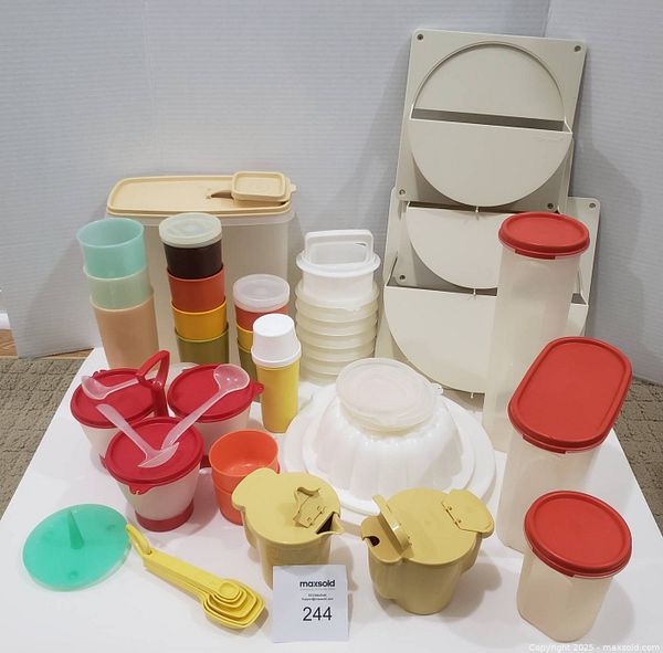 Vintage Tupperware assorted kitchenware | Maxsold