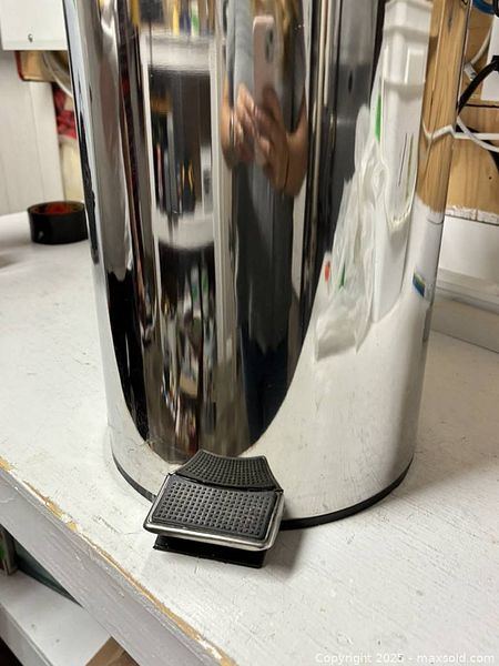 Stainless steel pedal trash can 8–13 L | Maxsold