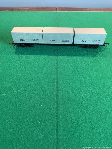 HO Scale Flatcar with 3 Canadian National Containers | Maxsold