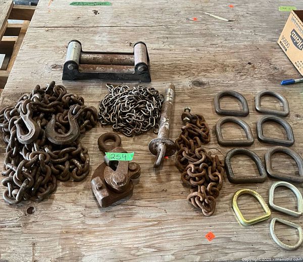 Cable guide, log chains, D-rings, hooks | Maxsold