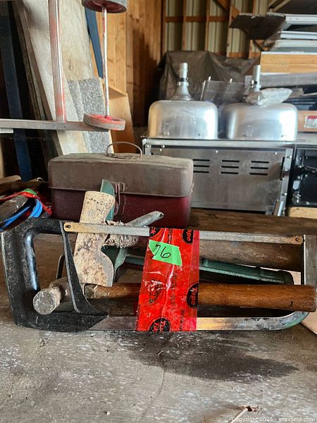 Hatchet, hacksaw, claw hammer, caulking tool, C-clamp | Maxsold
