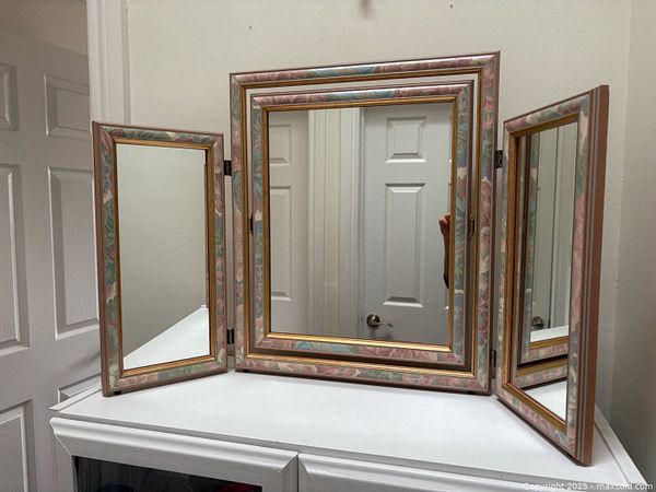 Tri-fold tabletop vanity mirror | Maxsold