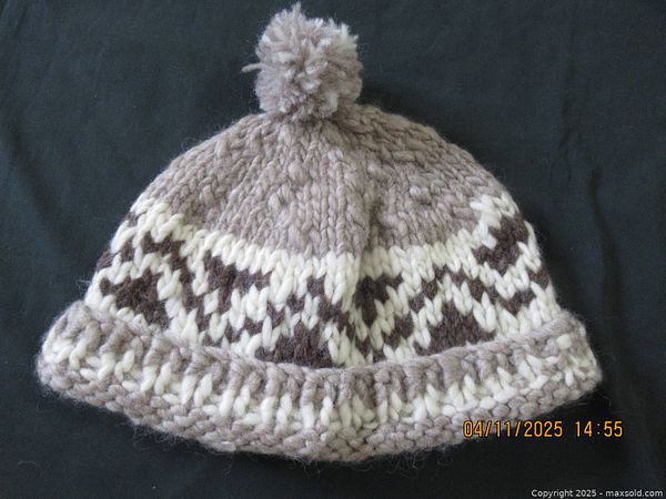 Cowichan style hand-knit wool toque | Maxsold