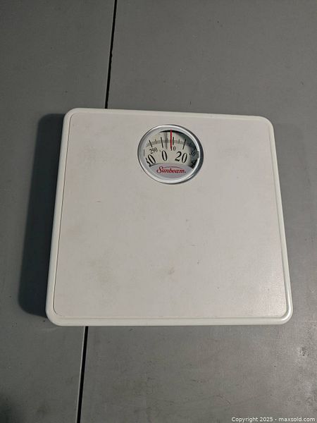 Sunbeam Analog Bathroom Scale | Maxsold