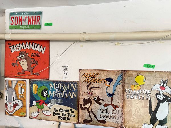 Looney Tunes metal tin wall signs, 5 | Maxsold
