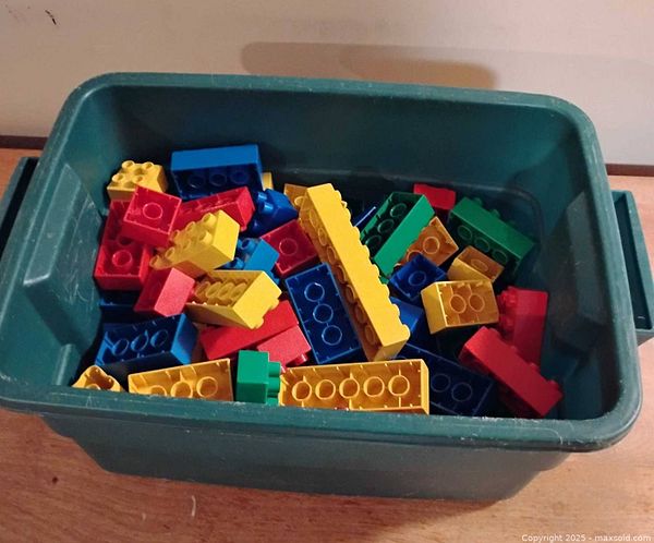 Approx 100 large LEGO bricks assorted | Maxsold