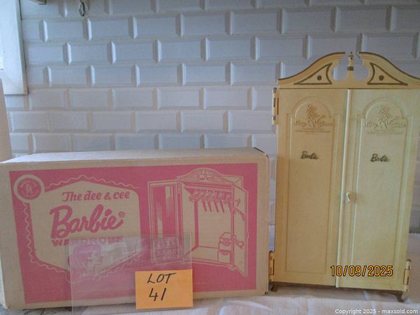 1964 Barbie Susy Goose Wardrobe With Box | Maxsold