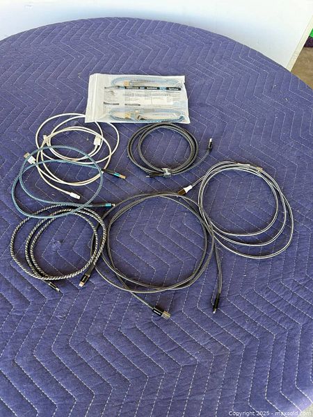 9 braided Lightning charging cables | Maxsold