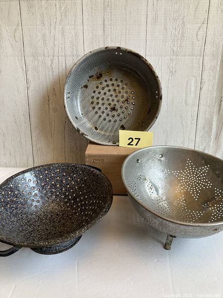 Vintage aluminum and enamel colanders, 3pcs | Maxsold
