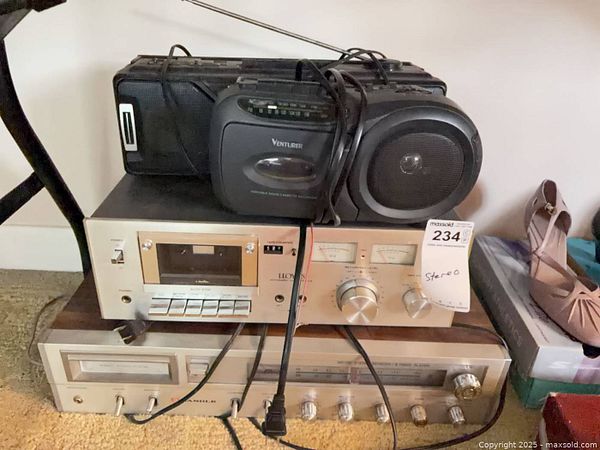 Venturer boombox, cassette deck, 8-track player, receiver | Maxsold