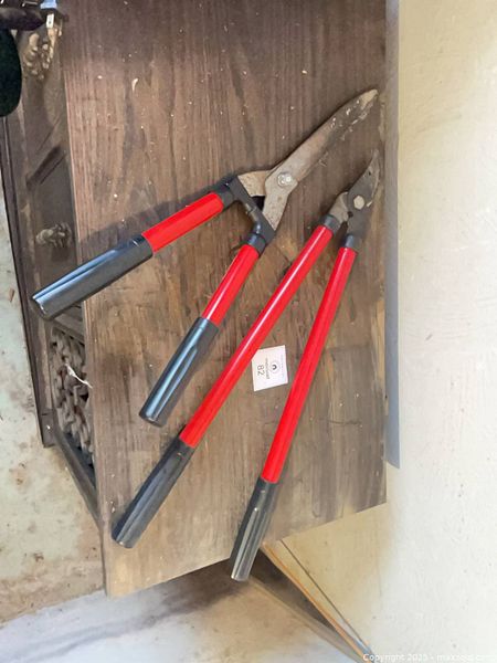 Manual Hedge Shears and Branch Loppers | Maxsold