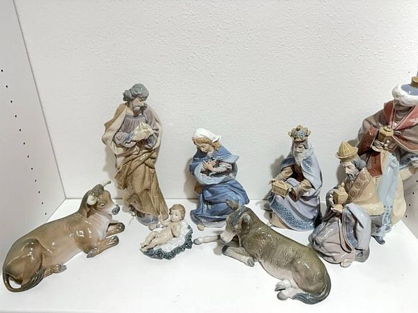 Lladro 8-piece porcelain Nativity set | Maxsold