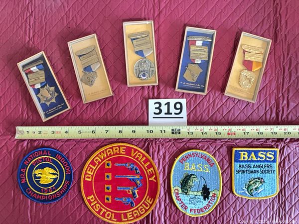 Marksmanship ribbon medals and embroidered patches | Maxsold