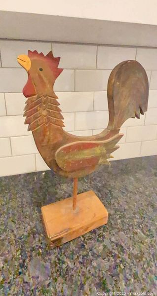 Vintage hand-carved painted wood rooster | Maxsold