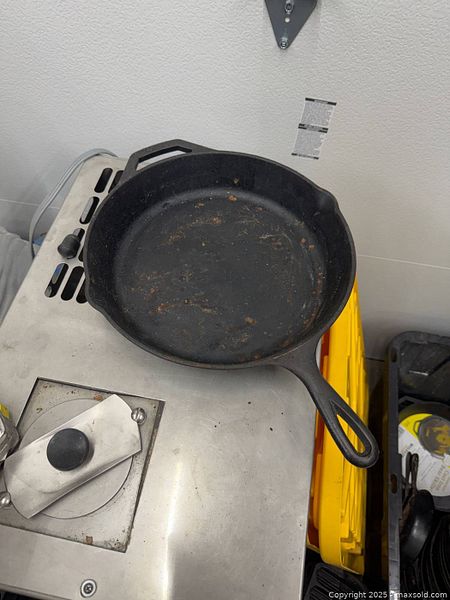 13.5" USA cast iron skillet | Maxsold