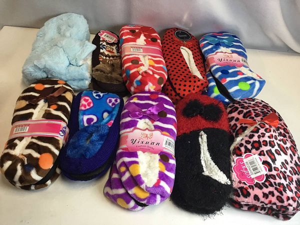 10 assorted slipper pairs size 36-41 | Maxsold