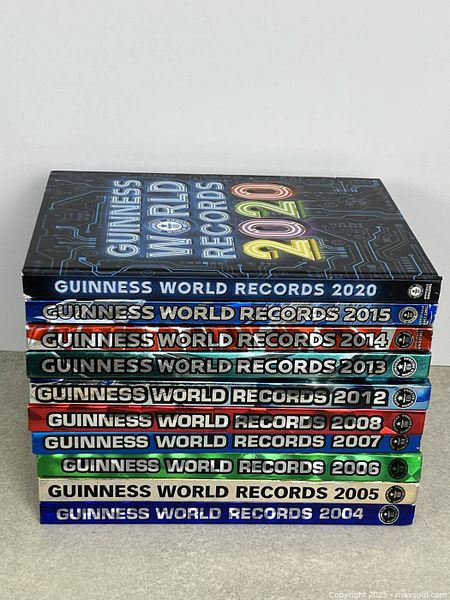 Guinness World Records hardcover books 2006 2008 2013 | Maxsold