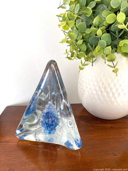 David Patterson Art Glass Pyramid 1996 | Maxsold