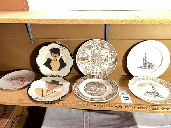 Vintage ceramic decorative collectible plates | Maxsold