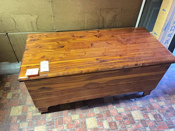 Lane cedar hope chest with key | Maxsold