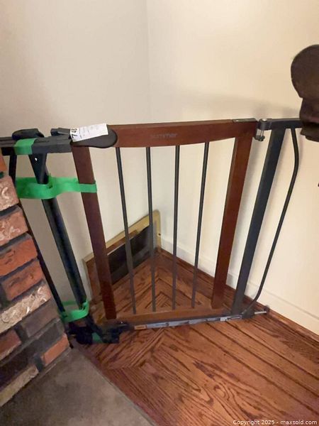 Summer metal-wood indoor safety gate | Maxsold