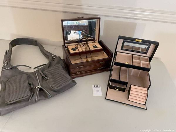 Jewelry Boxes, Necklaces and Purse | Maxsold