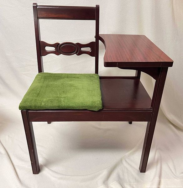 Vintage mahogany tone telephone bench | Maxsold