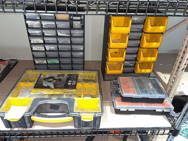 Small parts organizers, 5 pieces, 40+ drawers | Maxsold
