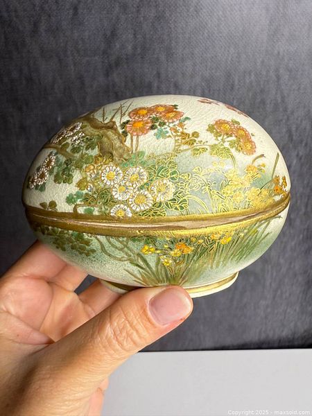 Fine quality Japanese Satsuma porcelain lidded box, signed | Maxsold