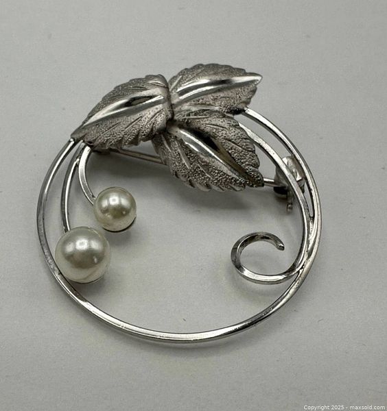 Bond Boyd sterling silver floral brooch | Maxsold